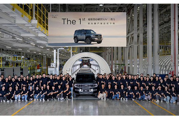 BYD Fang Cheng Bao sees 1st production car of Bao 5 roll off line ...